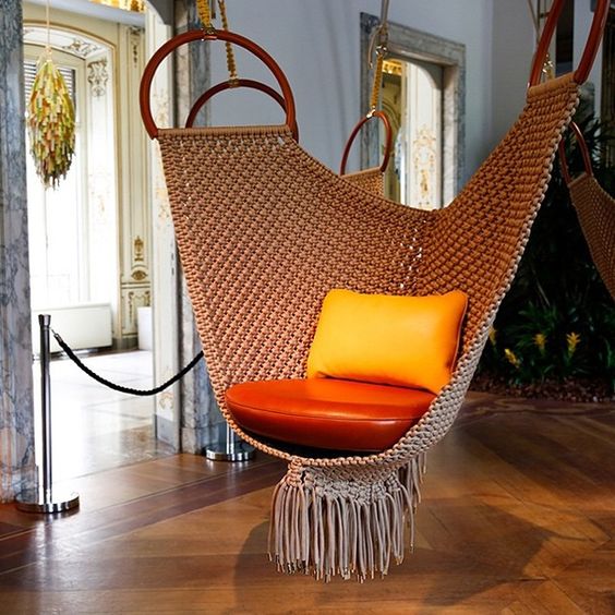 Des sièges suspendus originaux - Floriane Lemarié